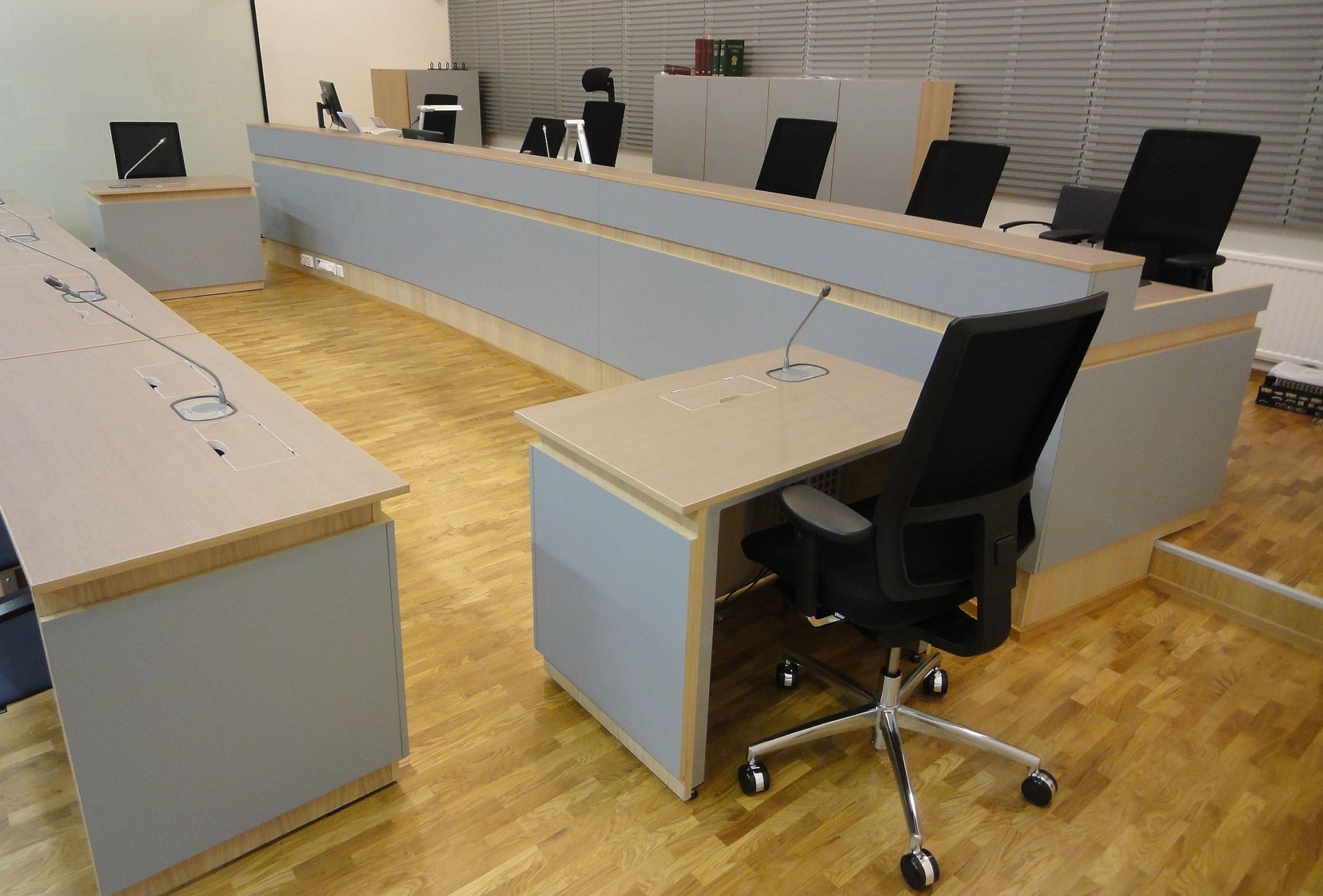 Special solutions and other products – service counters, tables etc ...